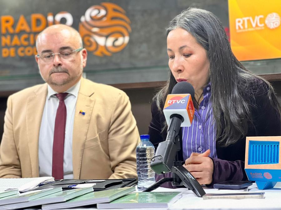 Entrega impresa de la colección del informe final a RTVC | Paz